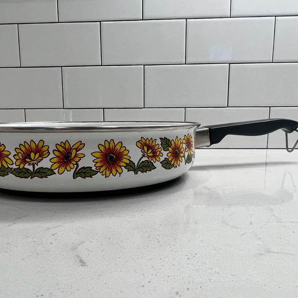 Vintage | Kitchen | Vintage Sunflowers Enamelware Skillet Oven To Table ...
